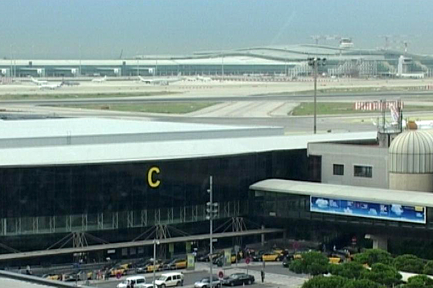 La Terminal 2C, desallotjada per una falsa bomba