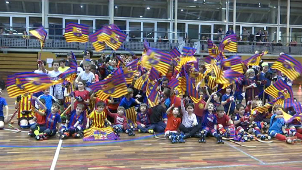Sergi Panadero i Pau Bargalló visiten els nens del FC Martinenc