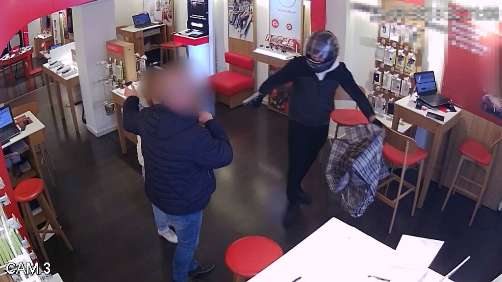 Detinguts dos lladres per sis atracaments en comerços de Barcelona | betevé Detinguts dos lladres per sis atracaments en comerços de Barcelona | betevé