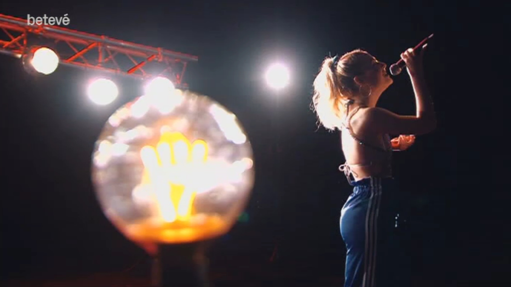 Sofia Coll en viu al Feeel: Entrevista i actuació VÍDEO | betevé