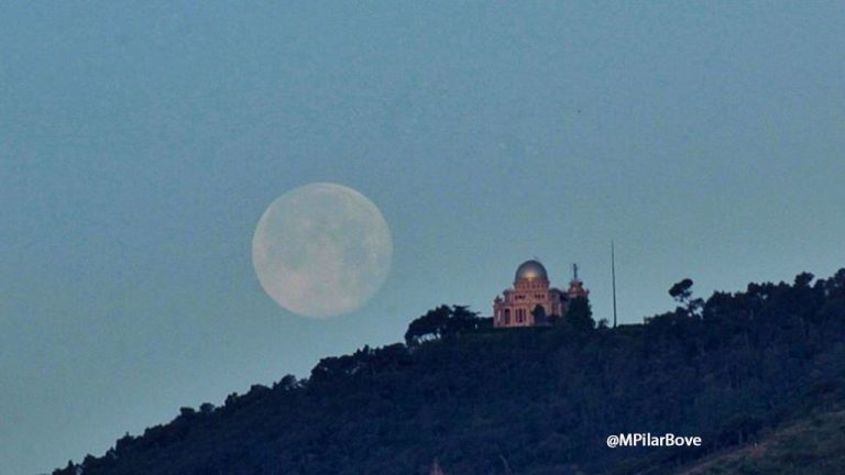 Saps què és la lluna blava? Avui s'ha vist la superlluna de les flors ...