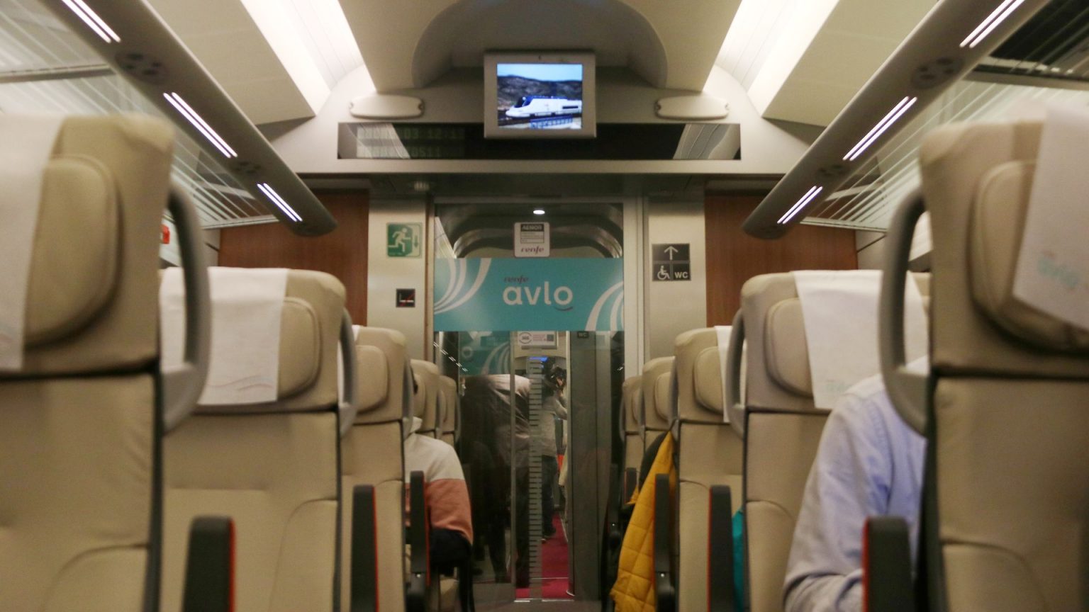 Estrena de l'AVLO, l'alta velocitat de baix cost de Renfe | betevé