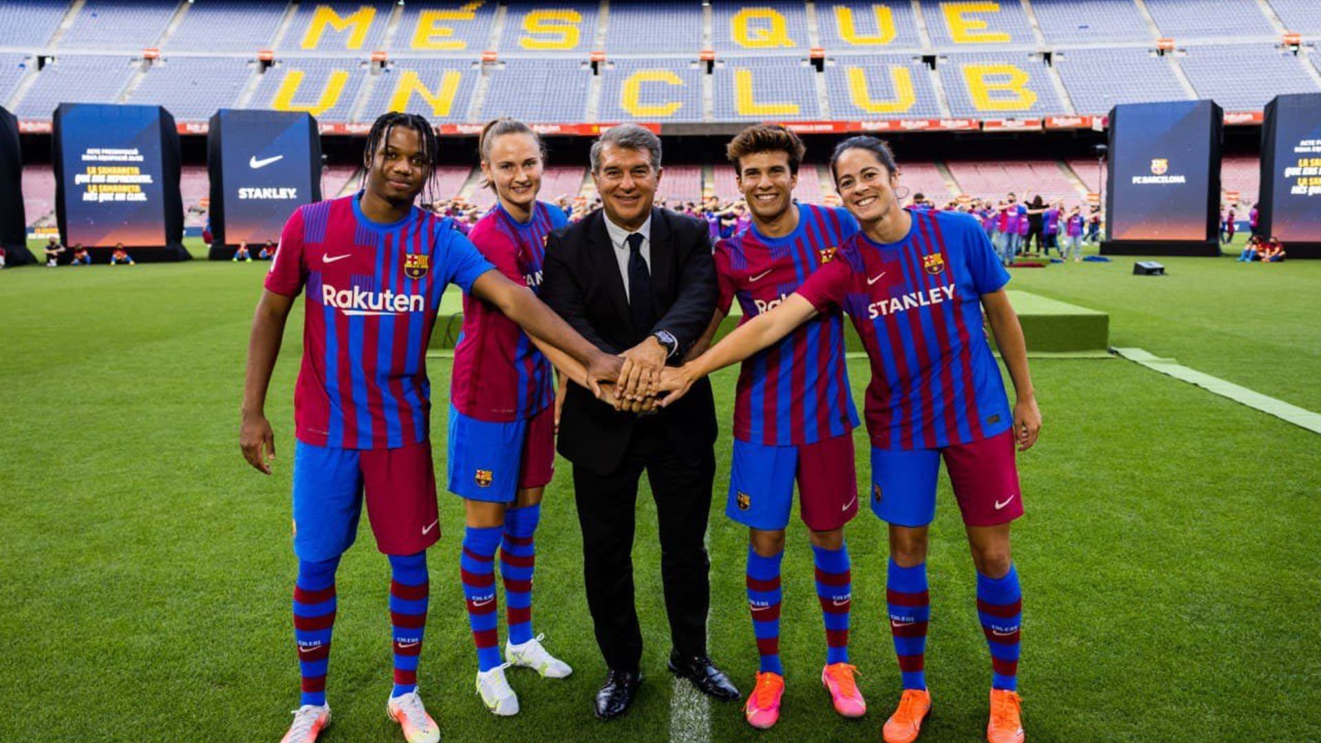 El Barça presenta la samarreta 2021-2022 | betevé