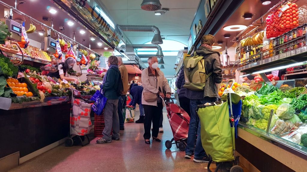 Anar al mercat, més car per l'increment de la llum i el transport