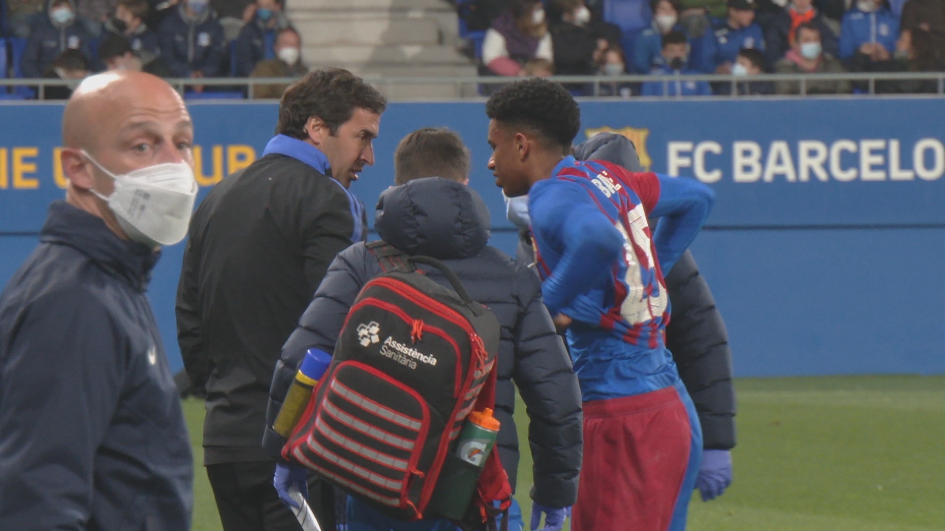 El gest d'empatia de Raúl González amb el blaugrana Alejandro Balde