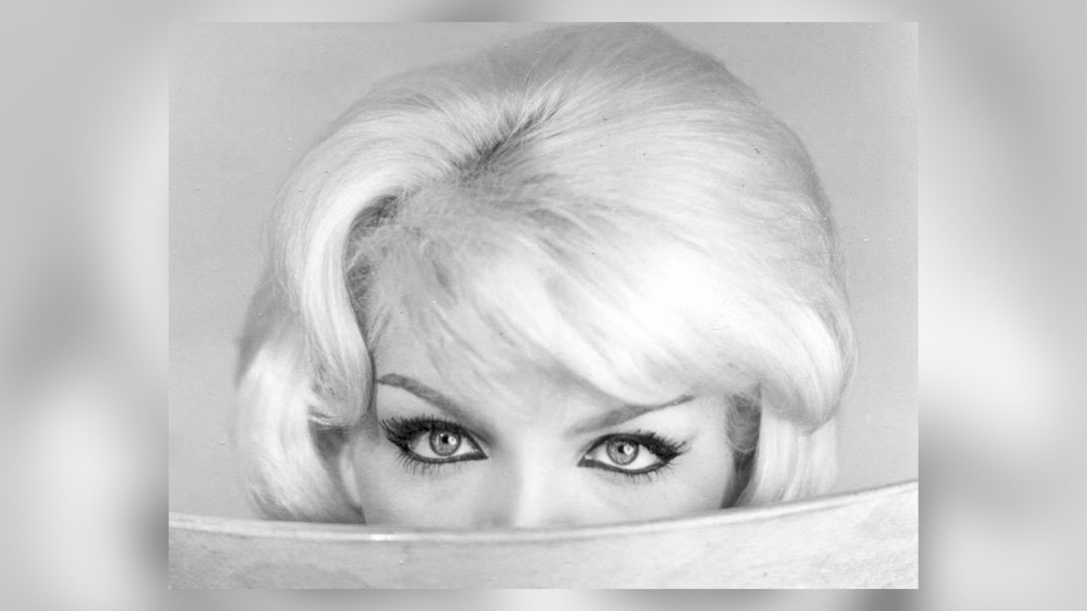 Dolly van Doll, un referent del music-hall i la nit més canalla de ...