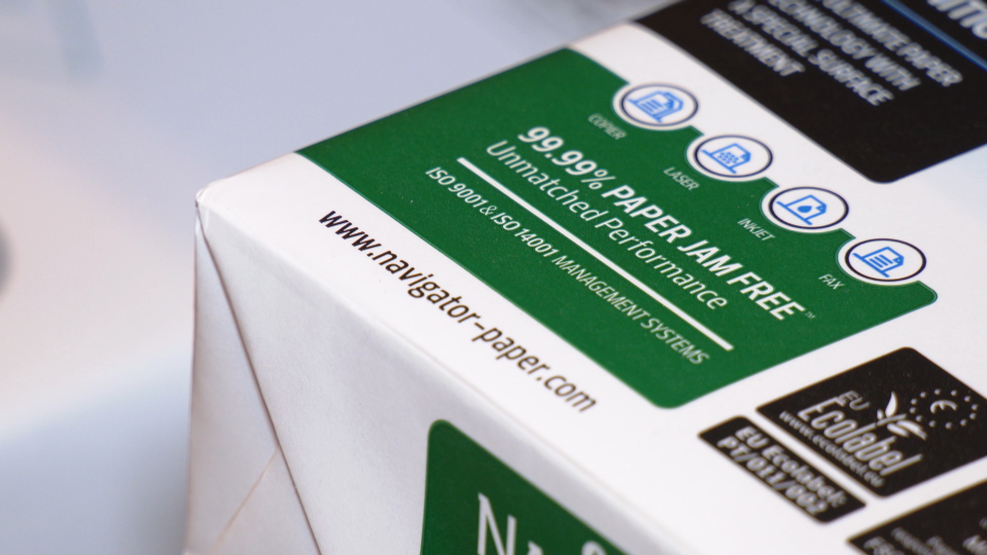 El paper, el que més s'ha encarit del material escolar