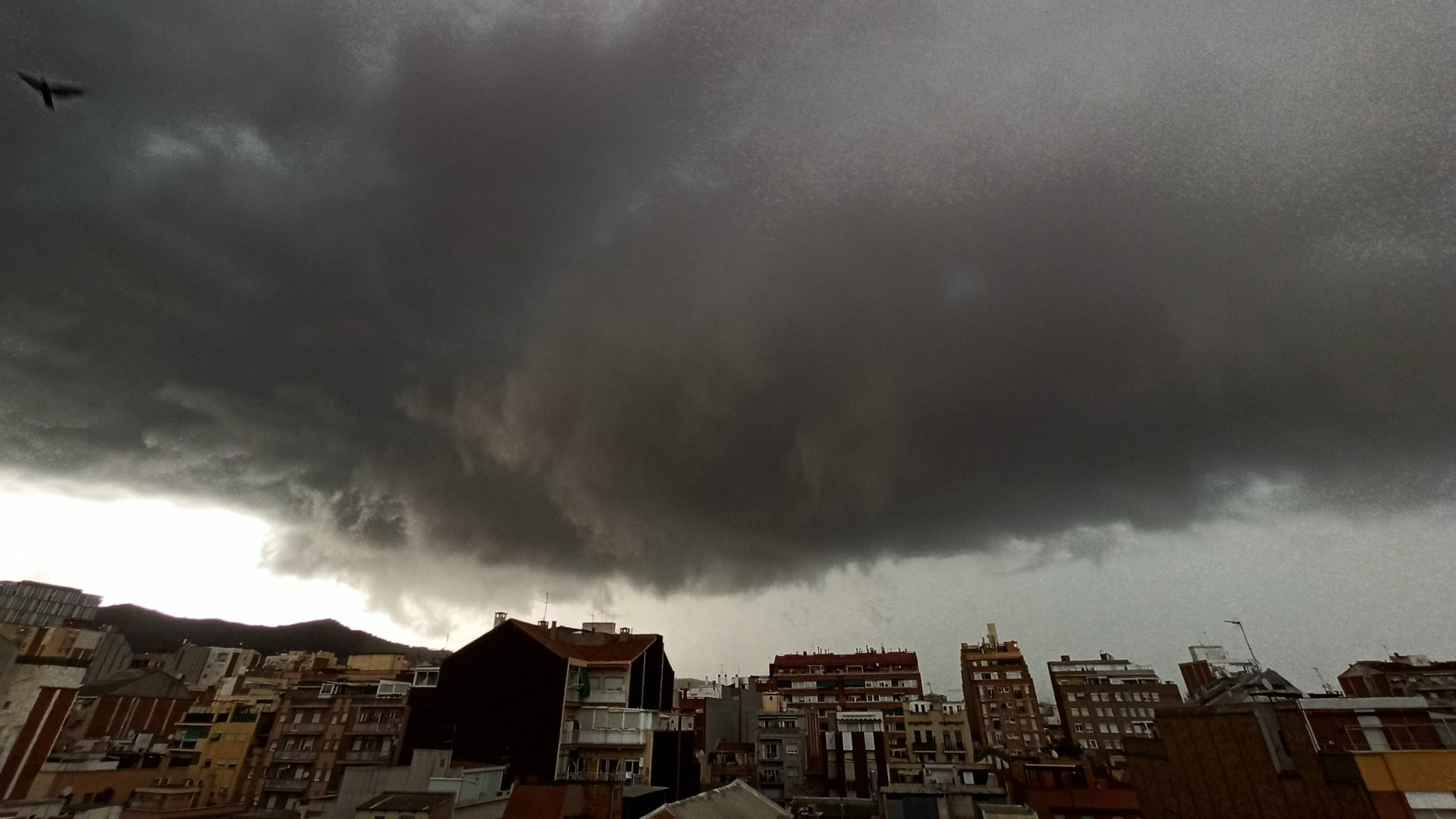 Imatges de la tempesta i pedra a Barcelona i Catalunya