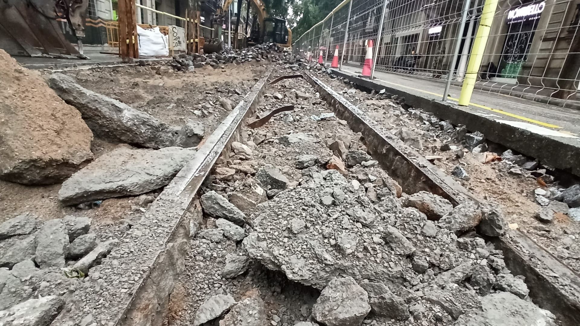 Les vies de l'antic tramvia de Barcelona sota l'Eixample