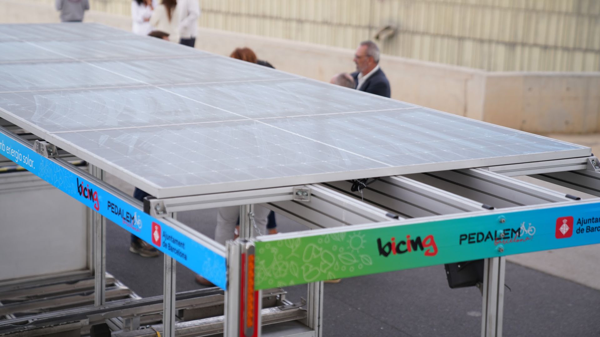 Primer vehicle de reposició del Bicing amb energia solar