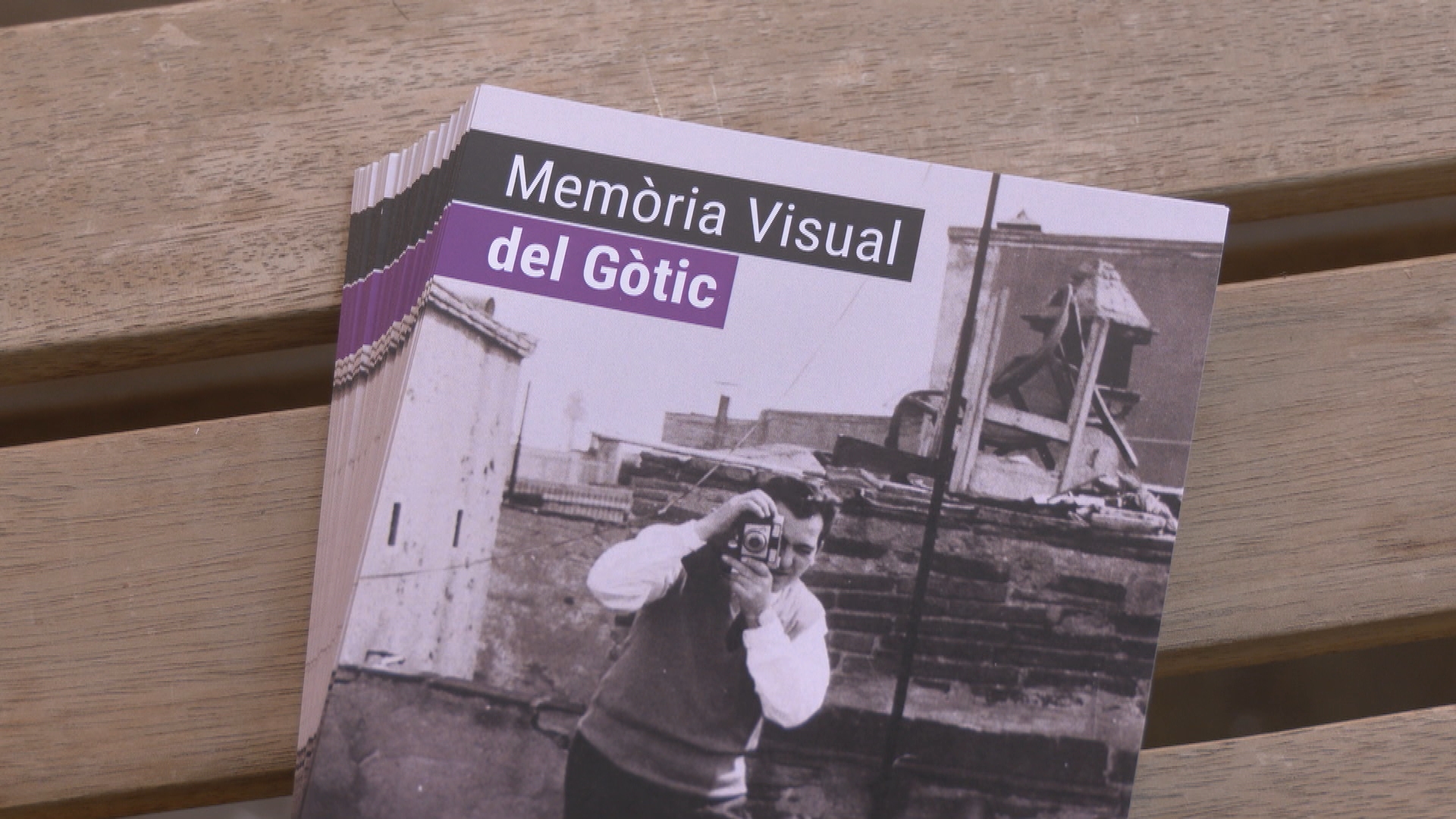 El Gòtic rescata la memòria del barri amb fotos de la vida veïnal