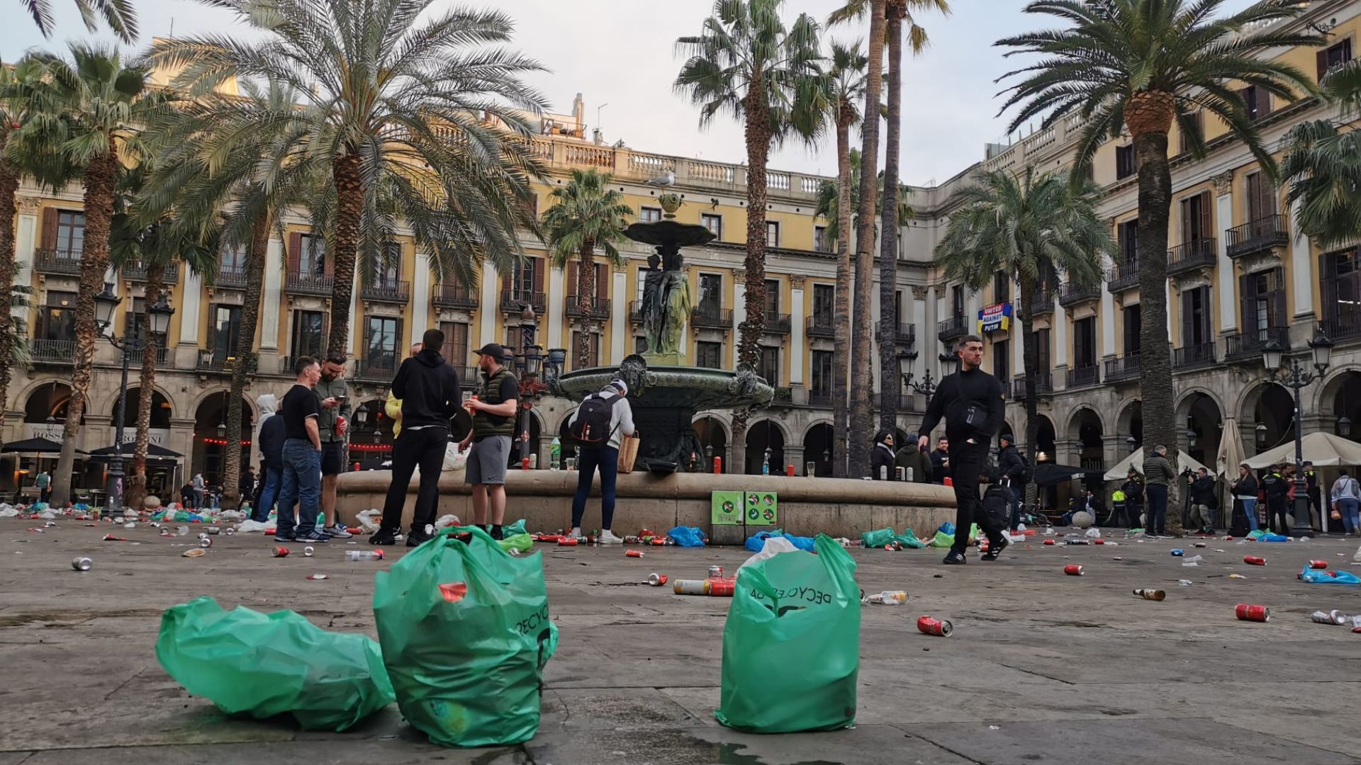Veïns de la plaça Reial demanen que tornin les "fan zone"