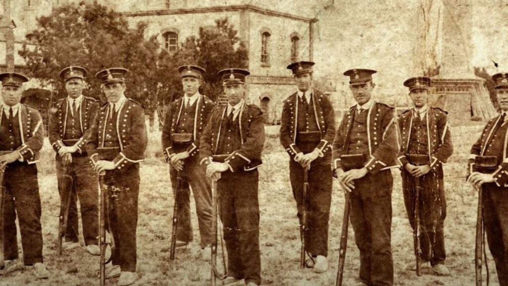 300 anys de canvis a l'uniforme dels Mossos | FOTOS