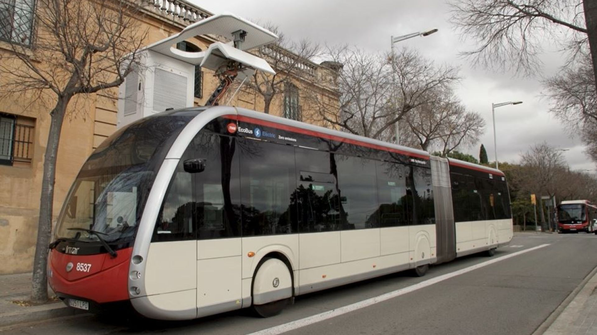 La V15, la segona línia de bus de TMB totalment electrificada
