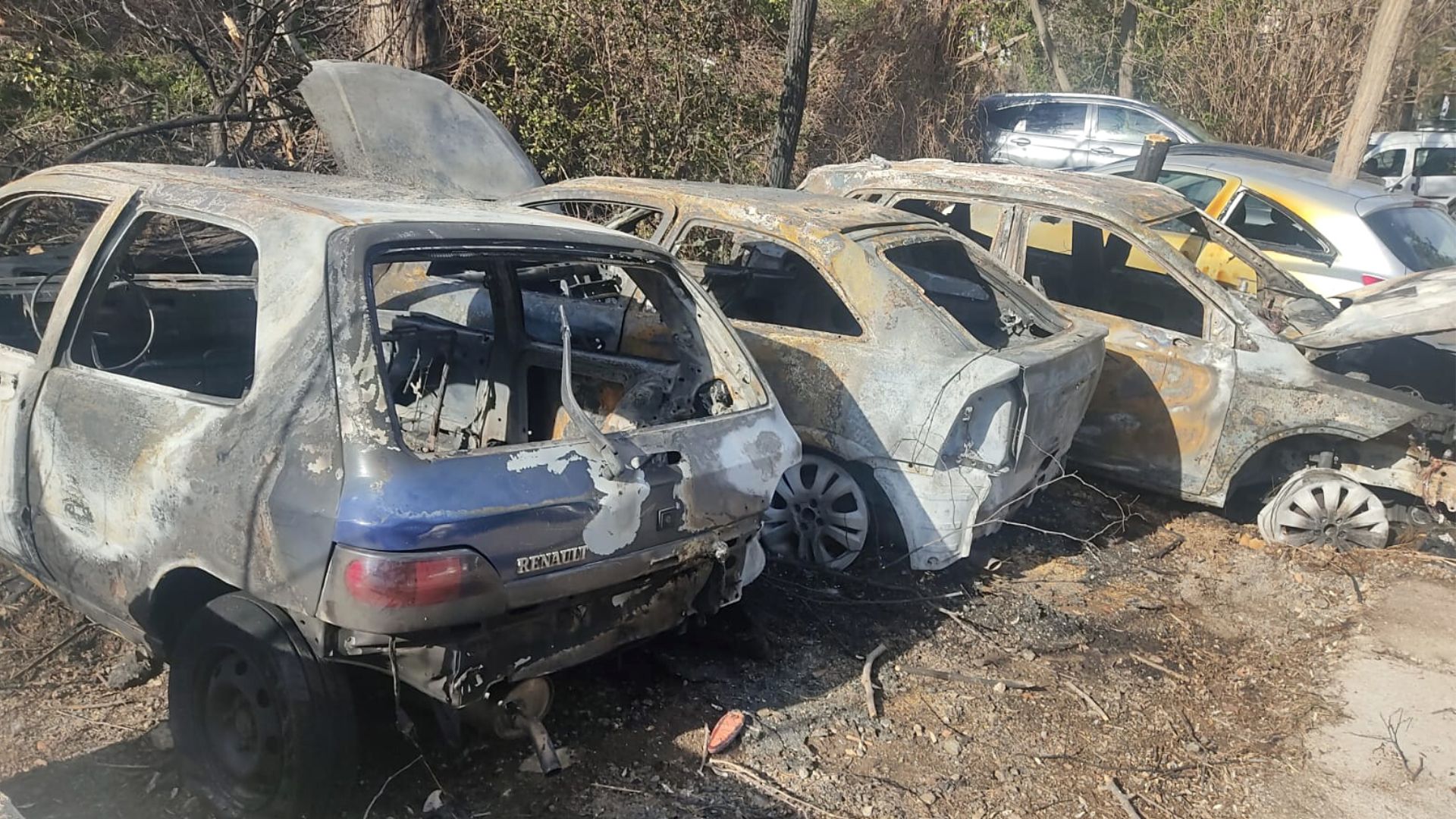 Cotxes cremats per un incendi a la Font d'en Fargues | VÍDEO