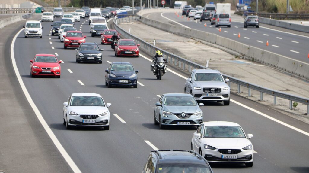 Primeres cues en la sortida de la segona Pasqua