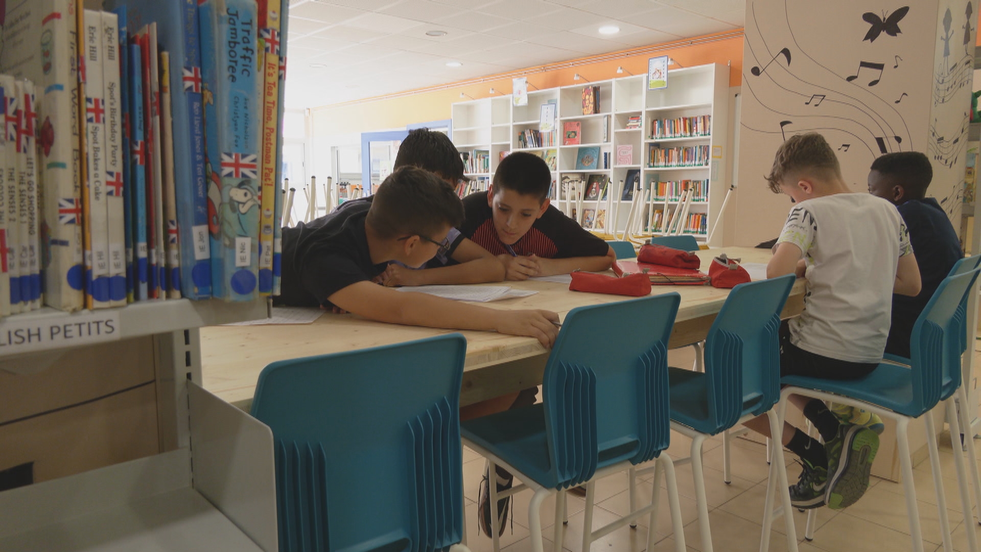 L'Escola Mercè Rodoreda obre la biblioteca al barri