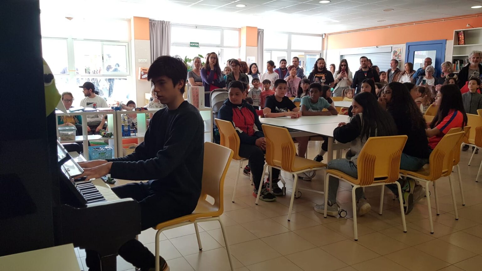 Infants de la Prosperitat inauguren la biblioteca de l'Escola Mercè ...