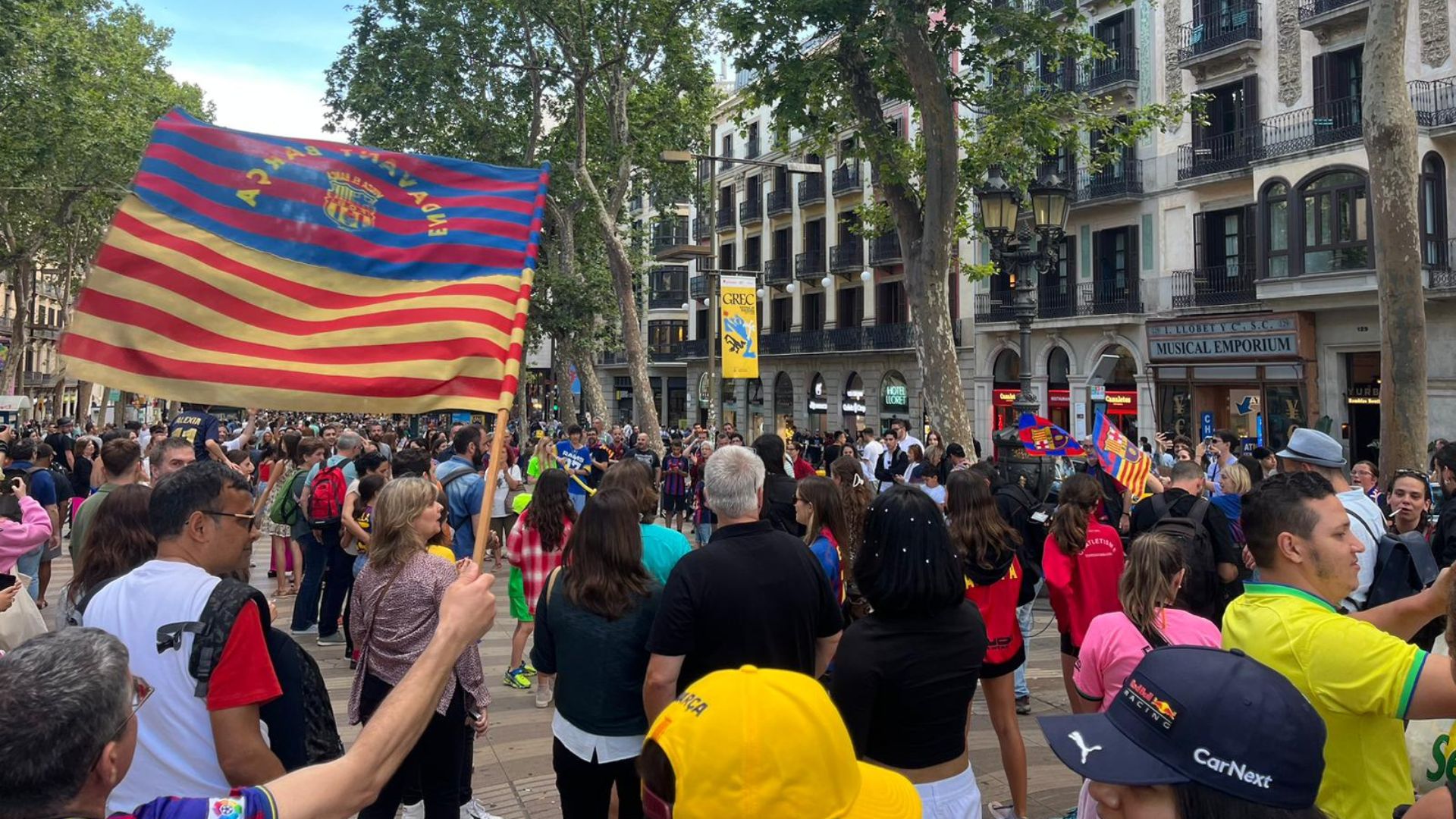 L'afició del Barça celebra la segona Champions | DIRECTE
