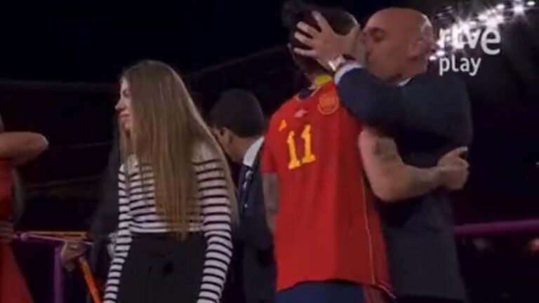 Els insults de Rubiales després del seu petó a Jenni Hermoso Els insults de Rubiales després del seu petó a Jenni Hermoso