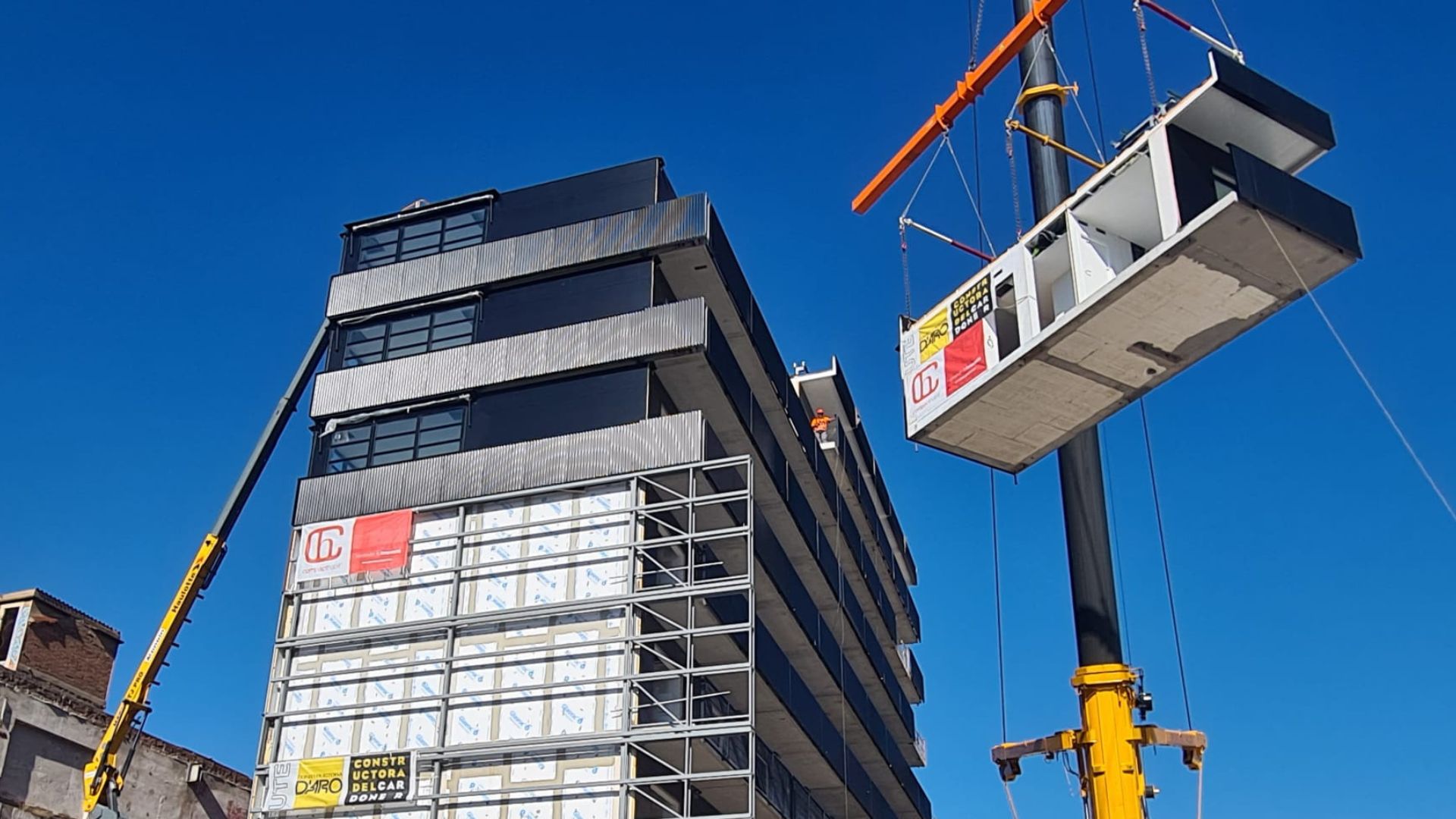 Barcelona construeix habitatge públic amb mòduls prefabricats