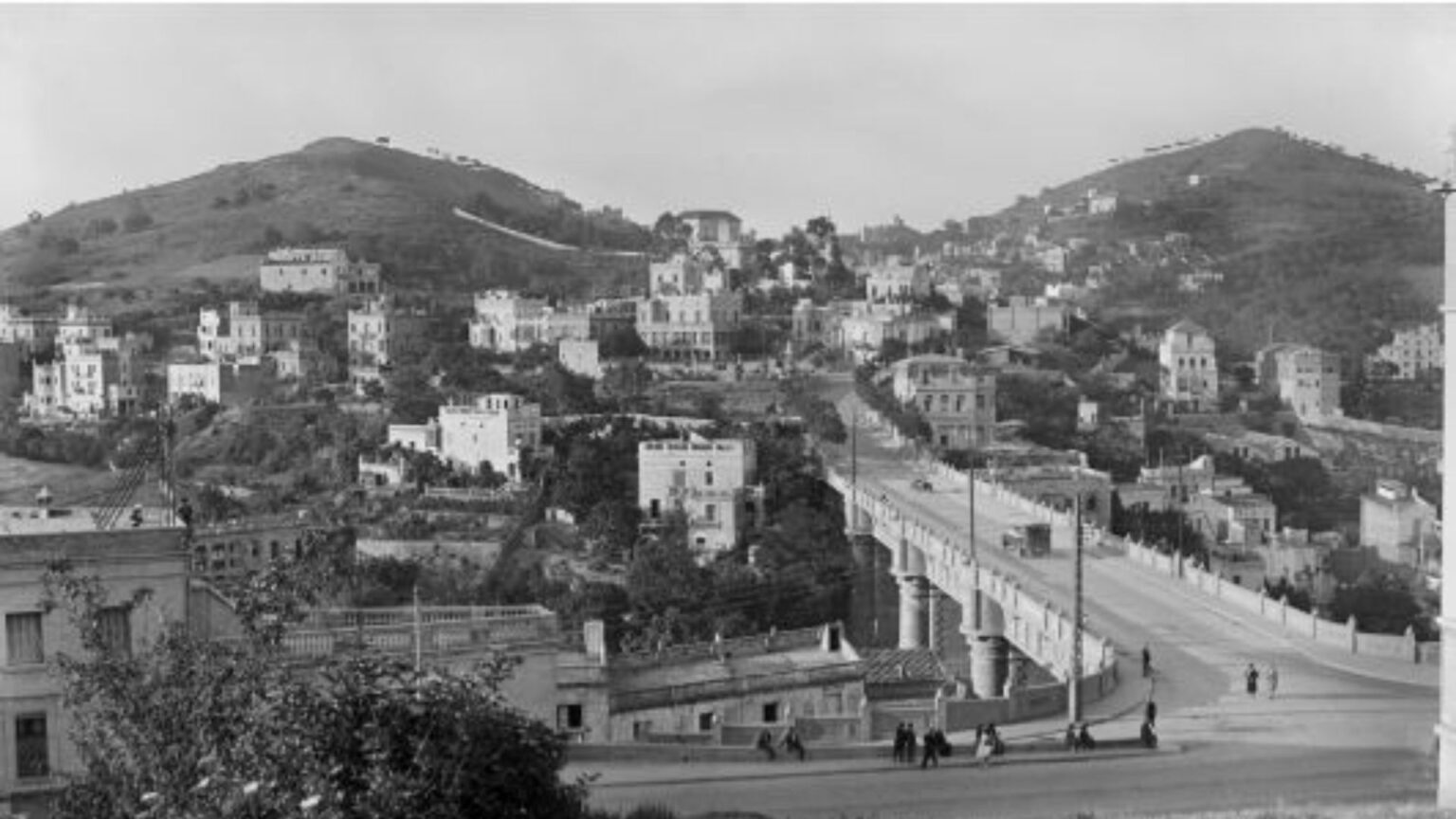 El viaducte de Vallcarca celebra un segle d'història