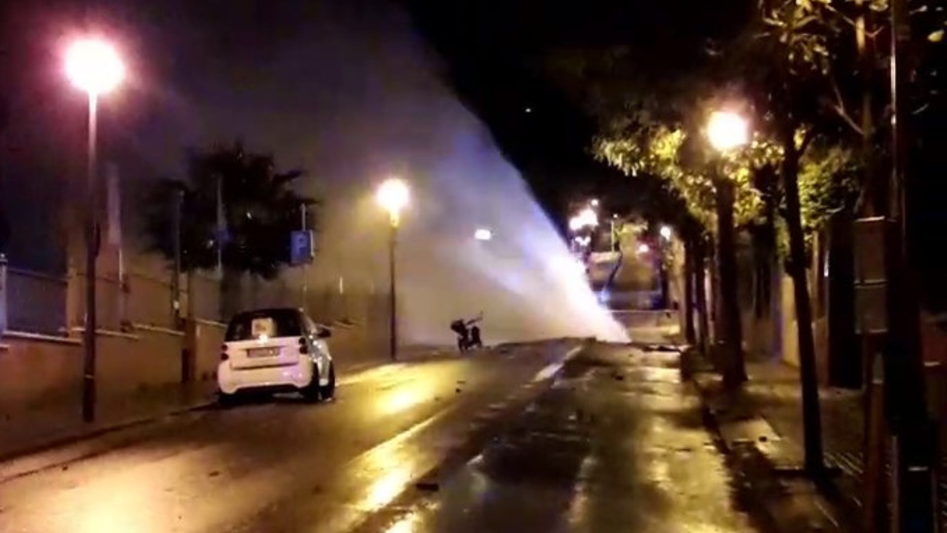 Una fuita d'aigua provoca un esvoranc a la Bonanova | VÍDEO
