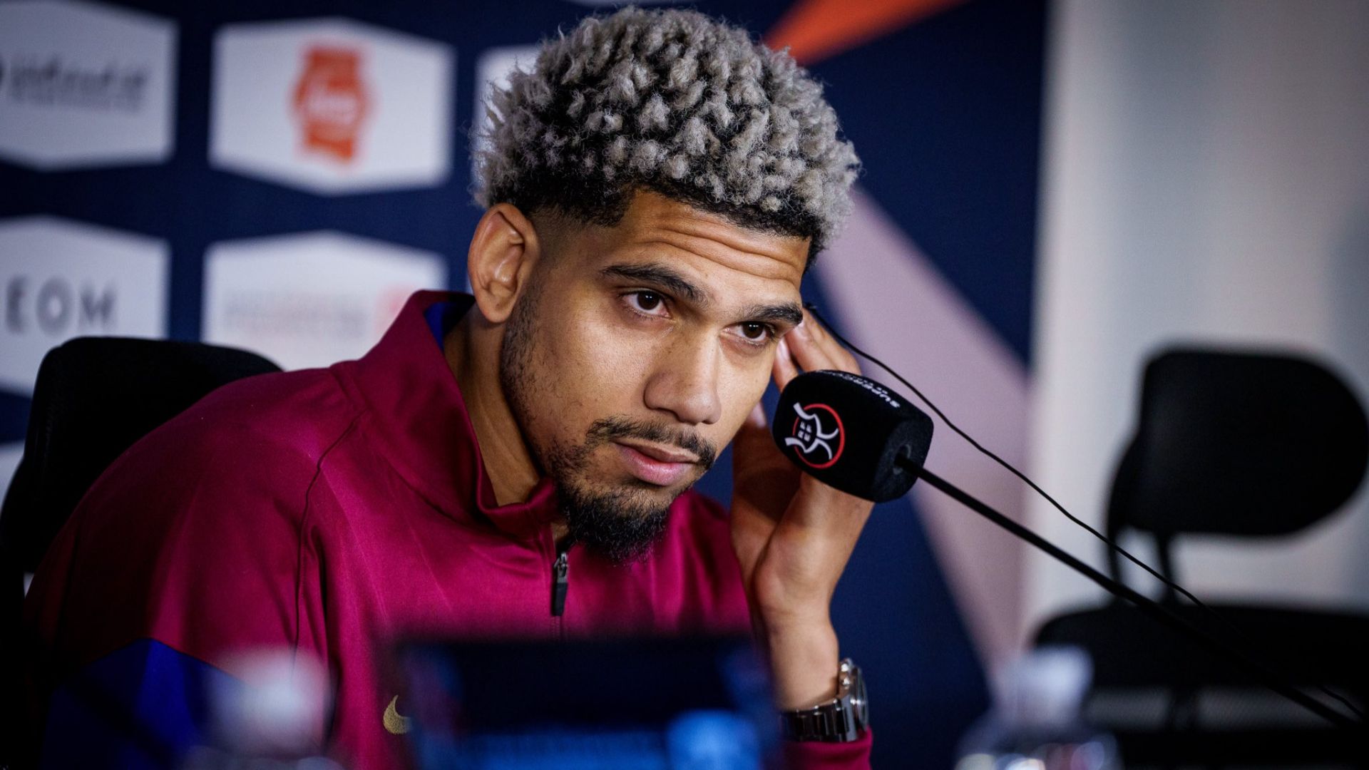 Ronald Araujo, poc contundent sobre el futur al Barça