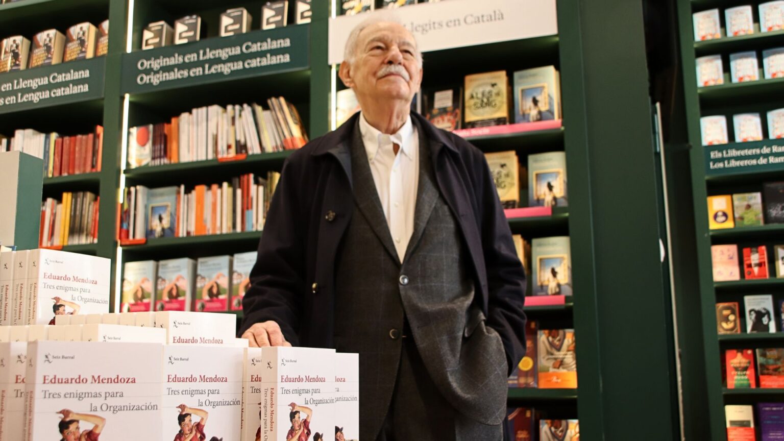 Eduardo Mendoza publica 'Tres enigmas para la Organización'