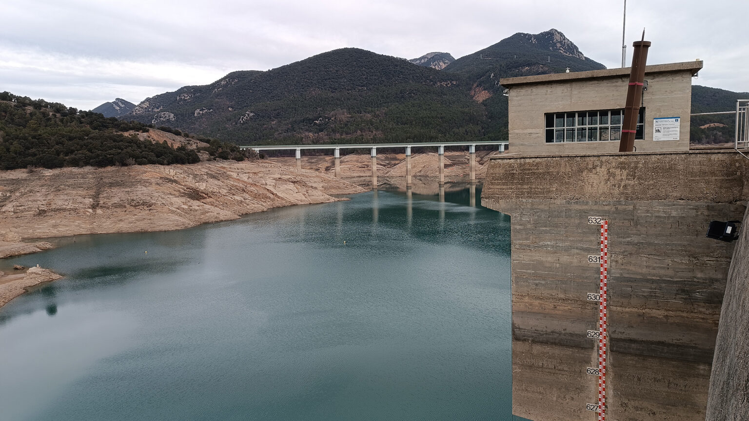 El pantà de la Baells mostra el pols de la sequera i s'acosta al mínim històric