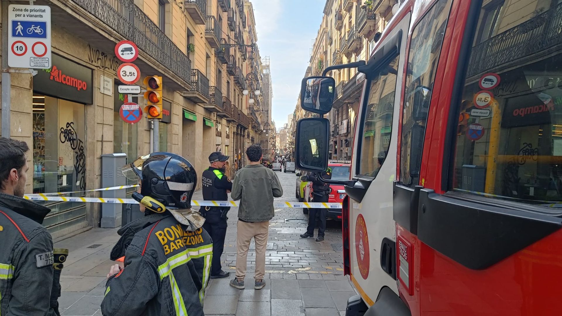 Fuita de gas al carrer de Ferran de Barcelona, prop de St. Jaume