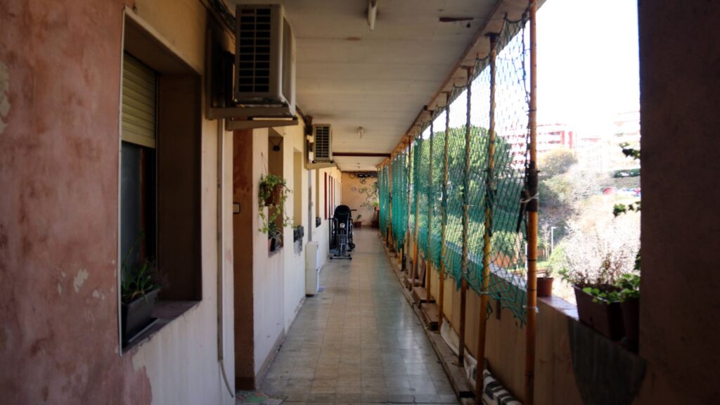 Barcelona acull 40 veïns de l'edifici d'Esplugues en ruïna