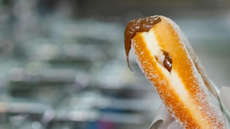 Obre al Gòtic la primera botiga de graffa napolitana