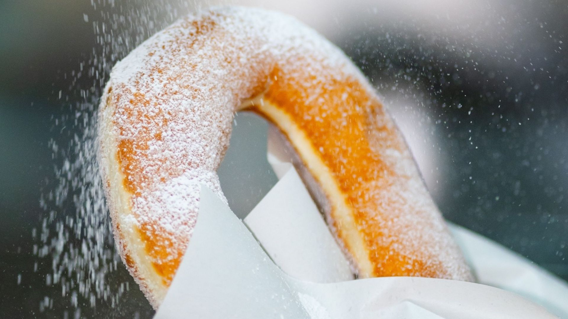 Obre al Gòtic la primera botiga de graffa napolitana