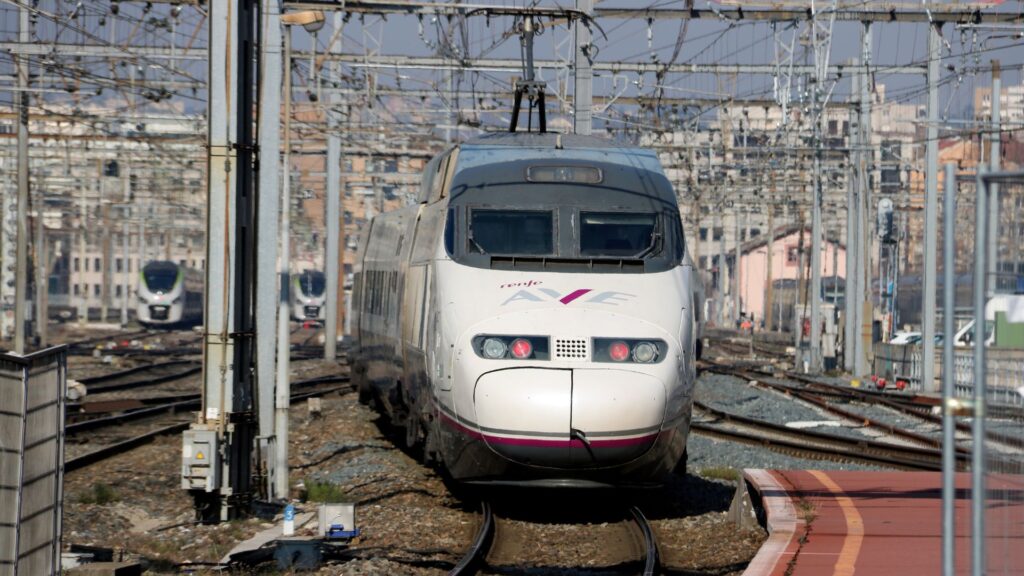 Renfe i Iryo no compensen els retards per limitacions de velocitat
