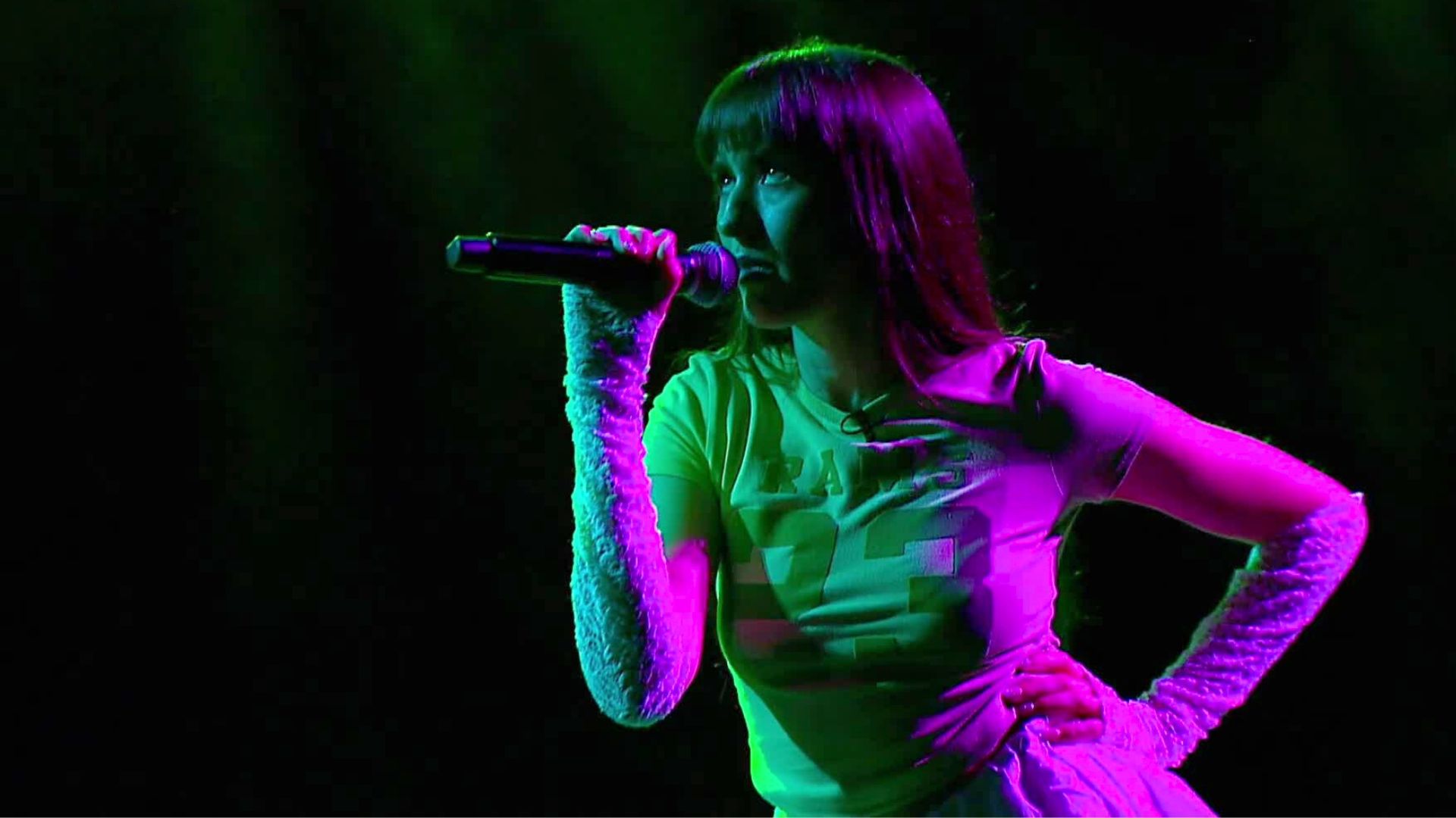 El debut de Ouineta, "la fada de la veritat"