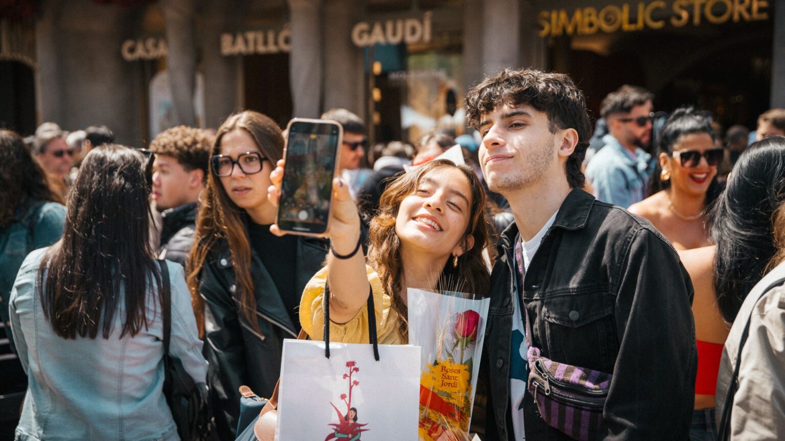 Sant Jordi 2026: Quan és i quin dia cau? És festiu a Catalunya?