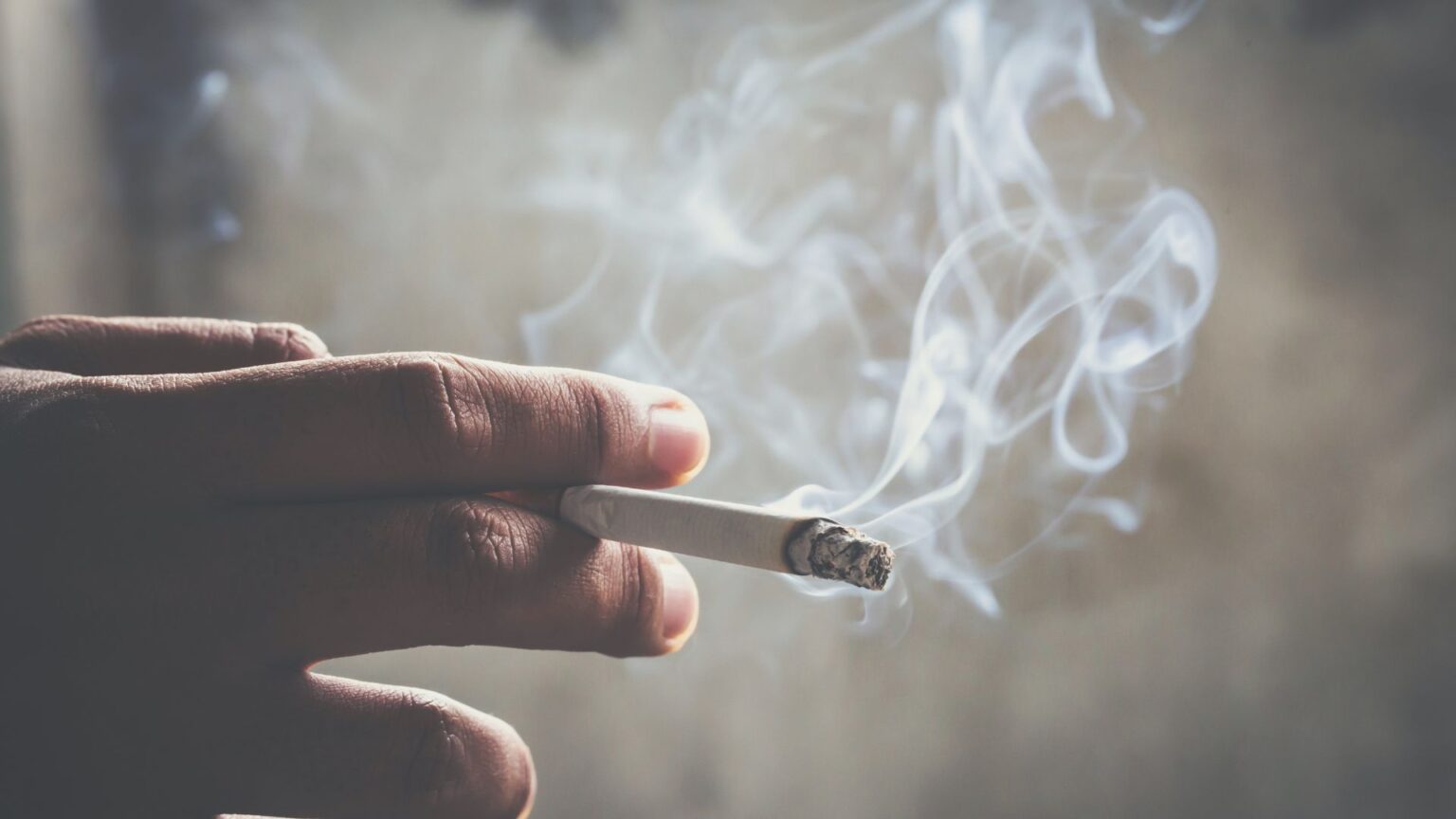 El tabac provoca una mort cada hora a Catalunya