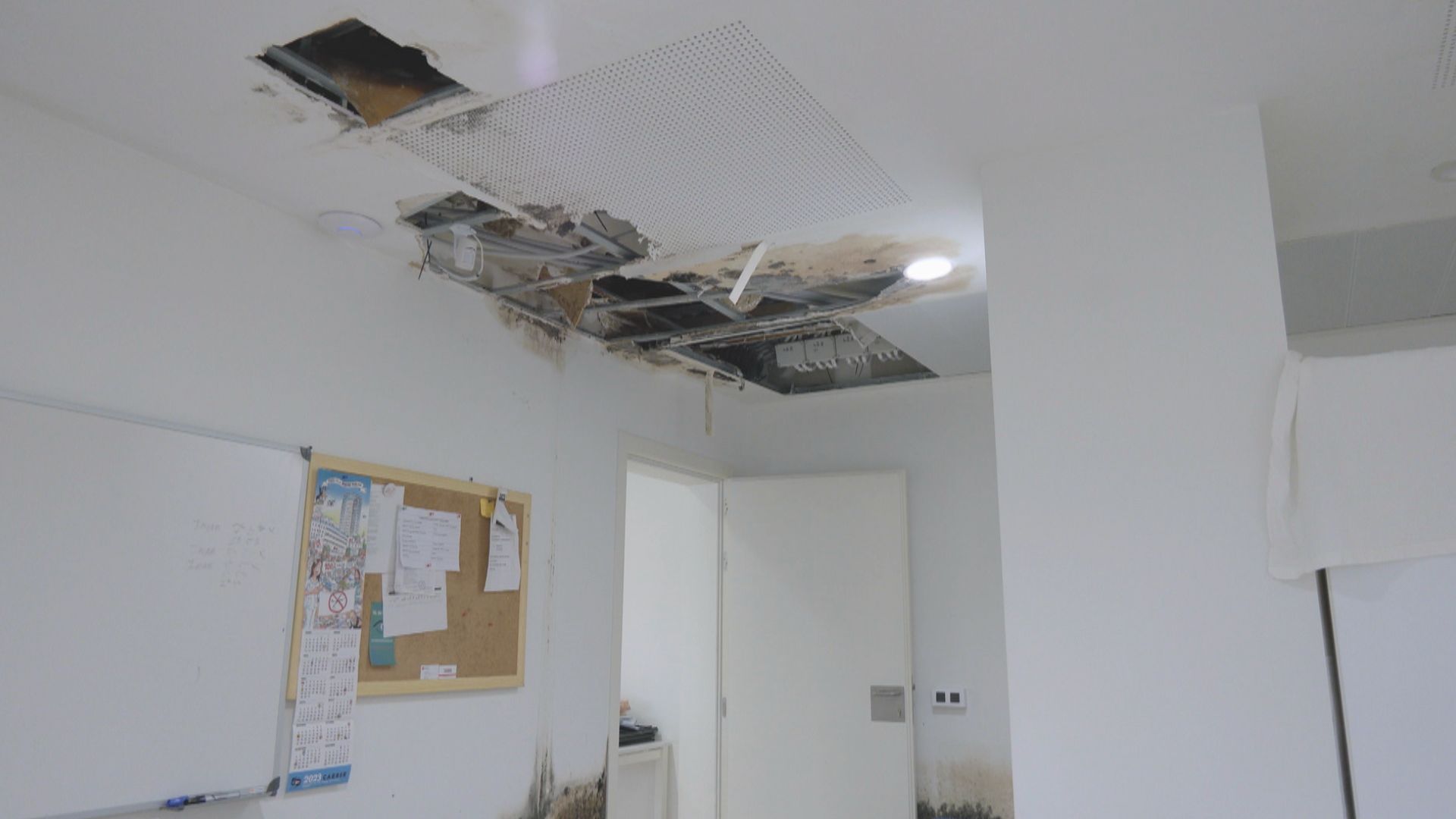 Resolta la fuita d'aigua al Casal de Barri de Torre Baró