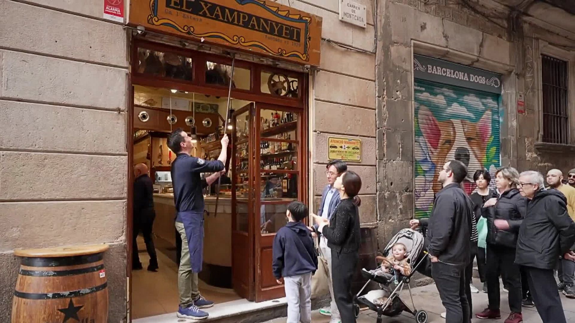 El Xampanyet, testimoni de la transformació d'un barri