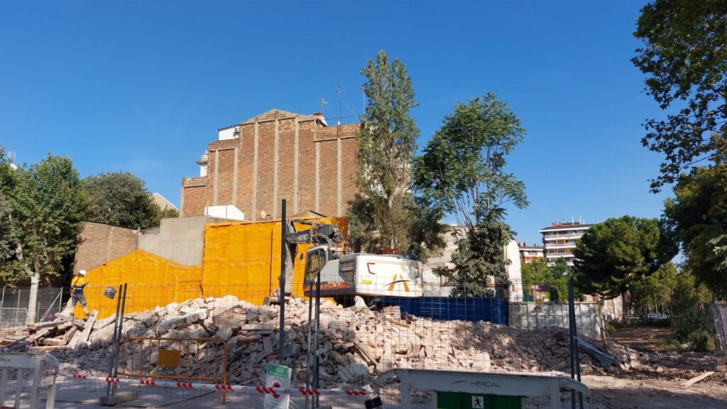 L’edifici del cap de moltó de les Corts ja és història