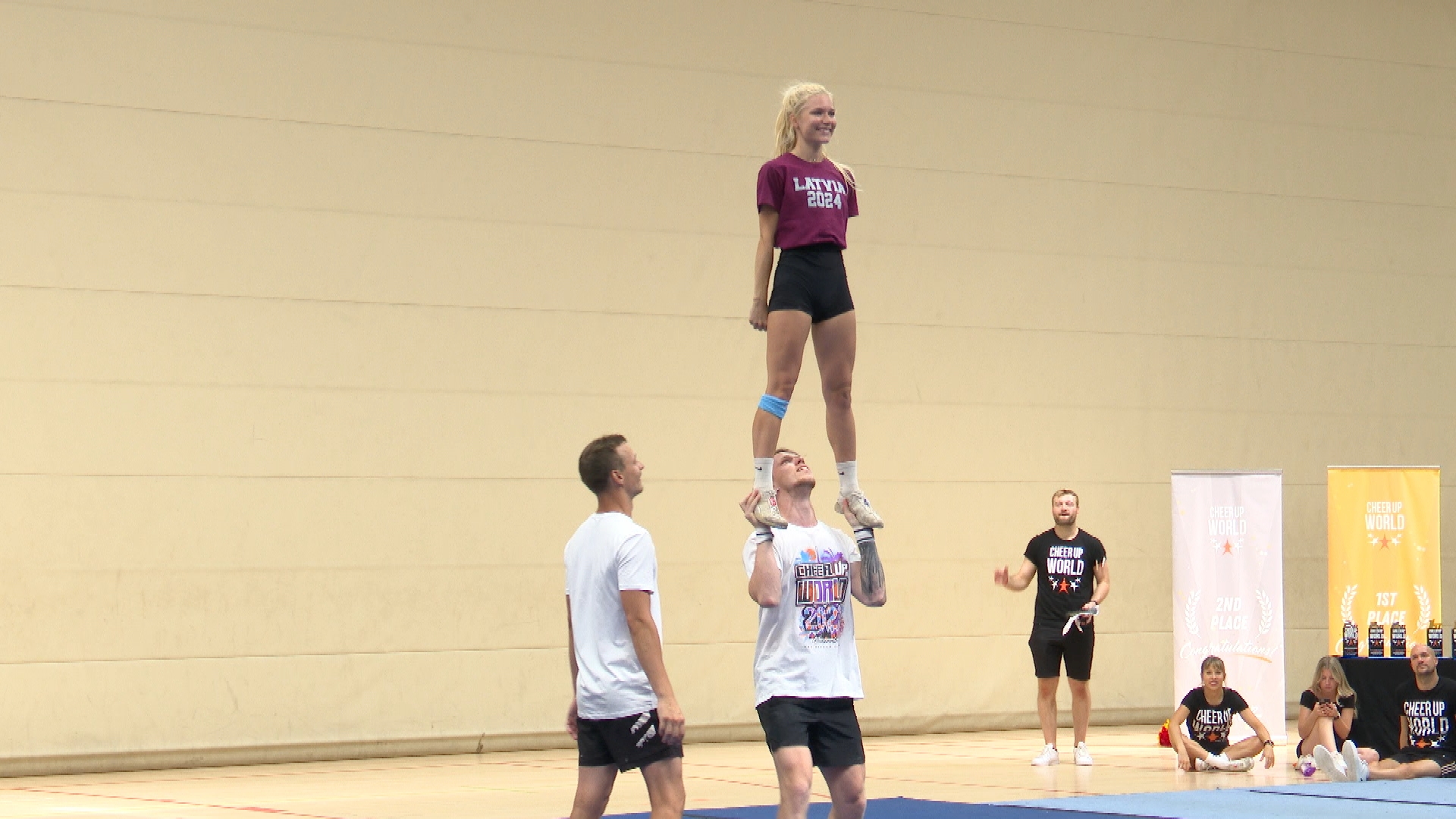 El Cheer up World porta els millors especialistes de ball acrobàtic a ...