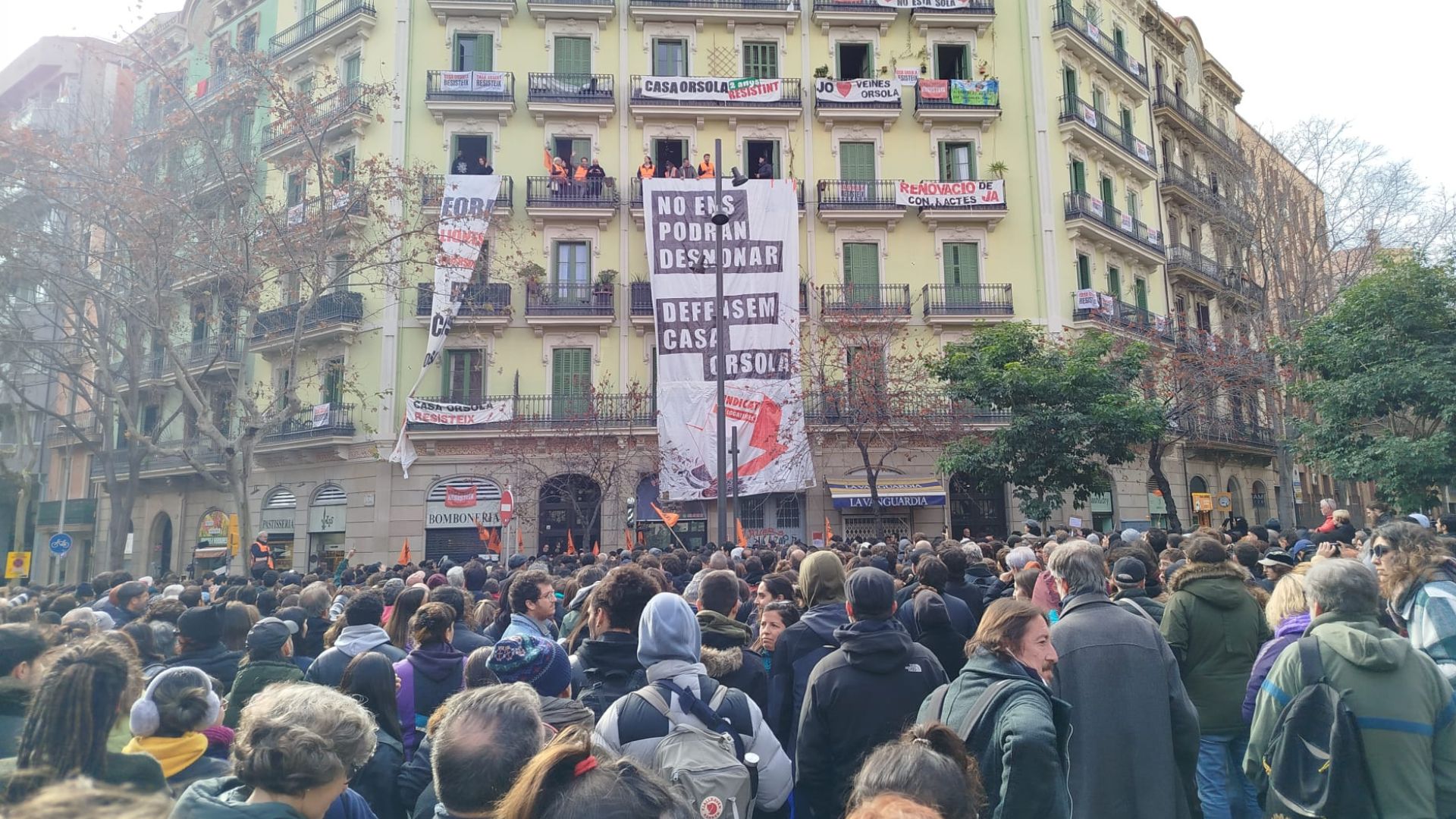 Així s'ha viscut l'intent de desnonament a la Casa Orsola
