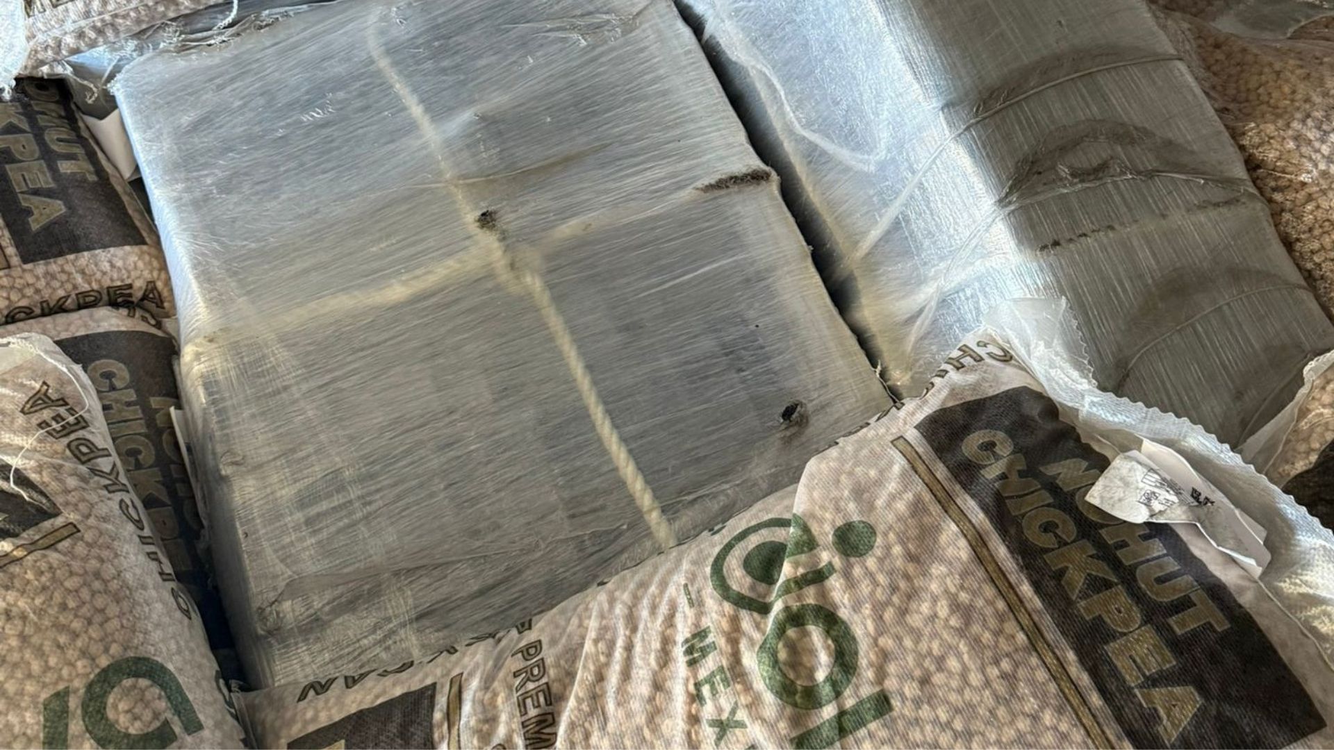 Intervenen 1.120 kg de cocaïna amagats en sacs de cigrons