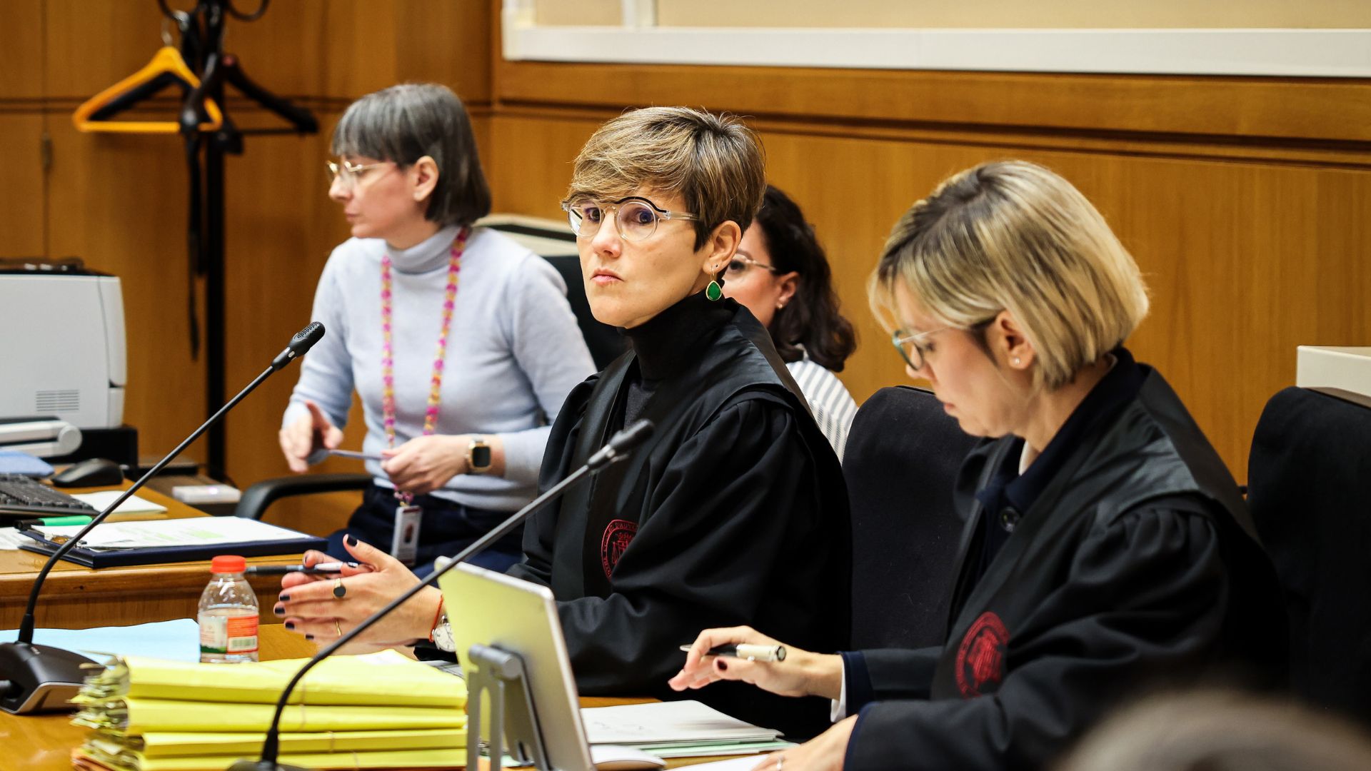 L’advocada de Dani Alves celebra l'absolució del futbolista