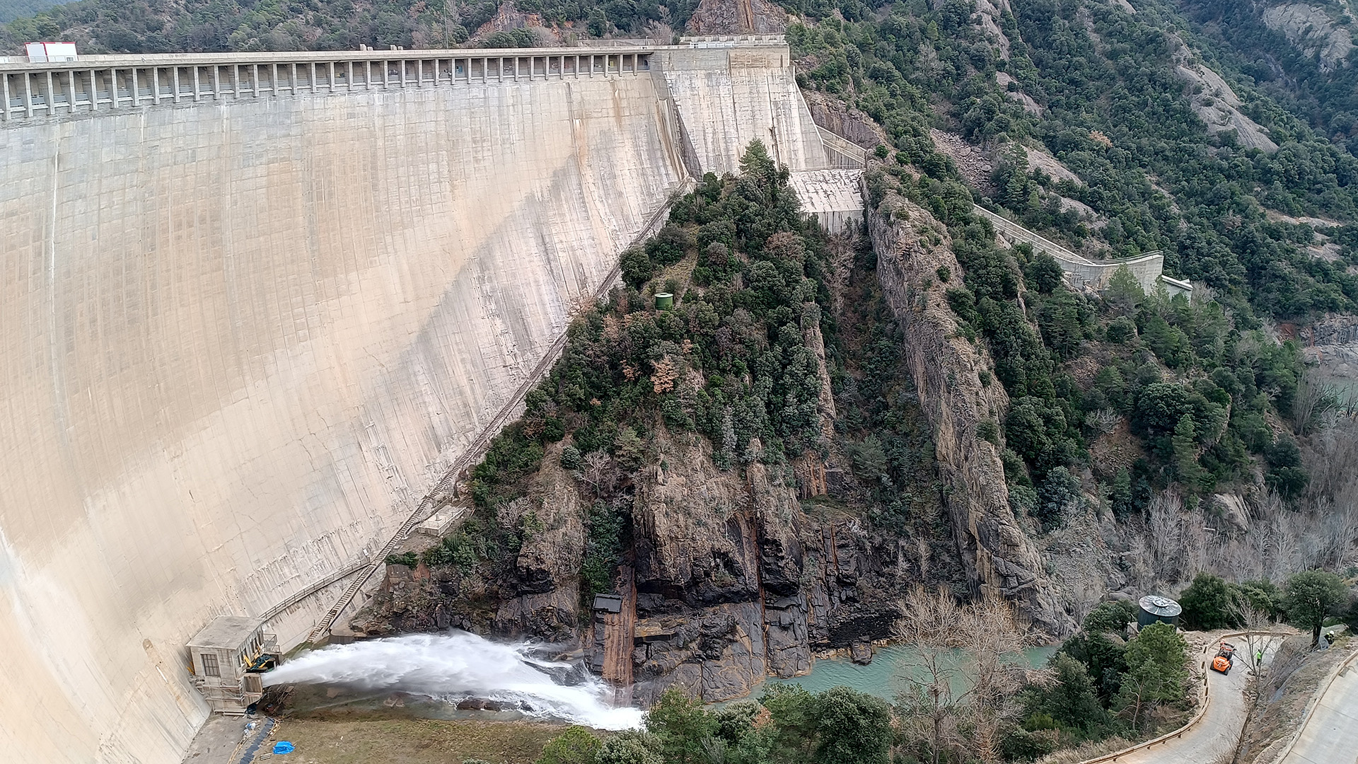 Quant triga l'aigua que surt de la Baells a arribar a la desembocadura?