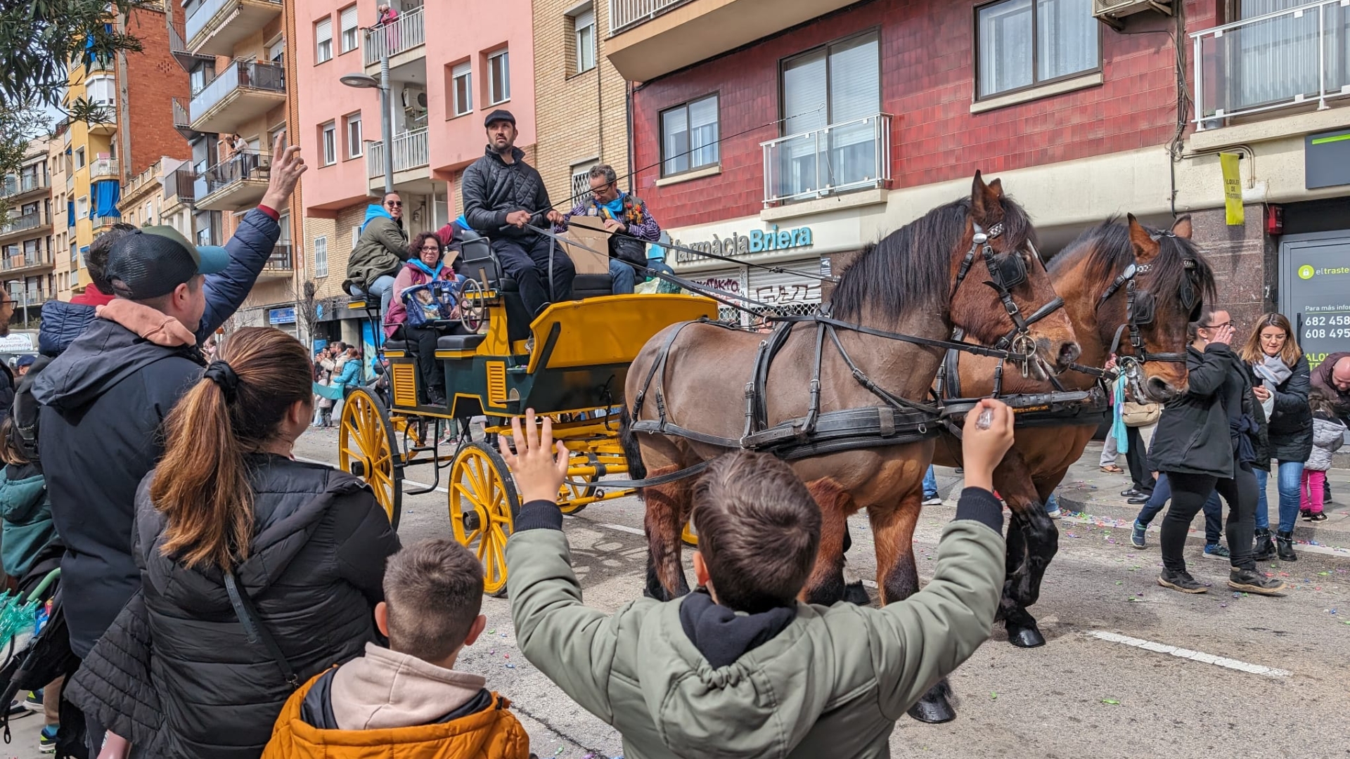Sant Medir 2025 reparteix 20.000 kg de caramels a la Bordeta