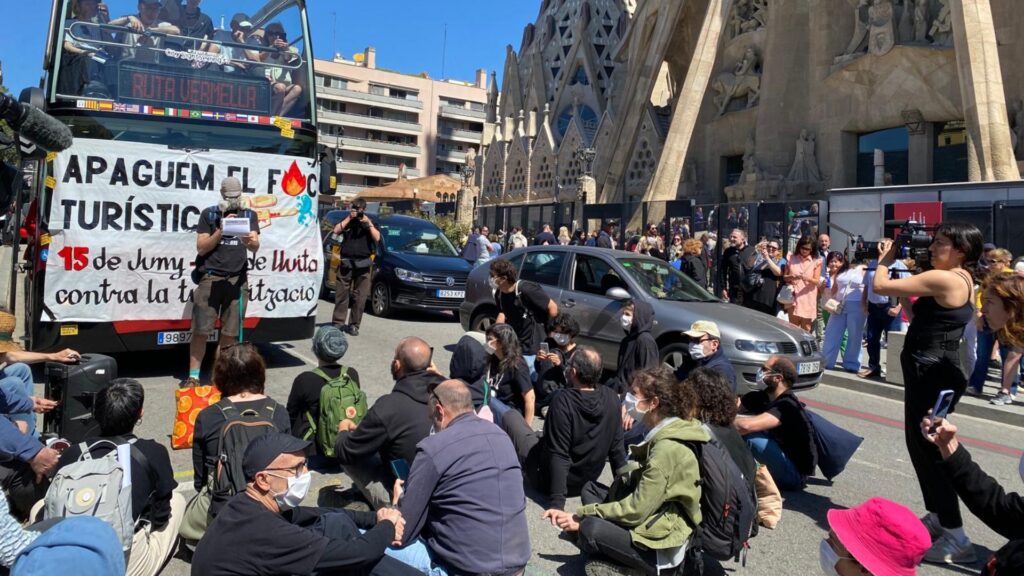 Reclamen que la Sagrada Família financi mesures pal·liatives del turisme