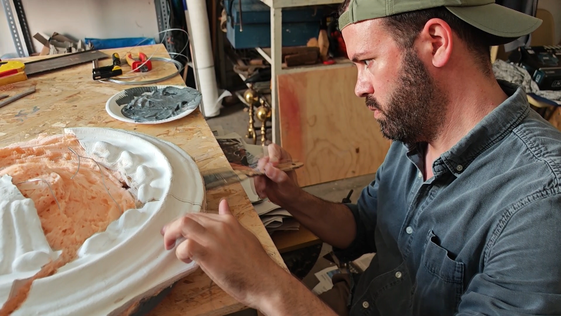 Un artista recupera patrimoni de Barcelona d'entre les runes