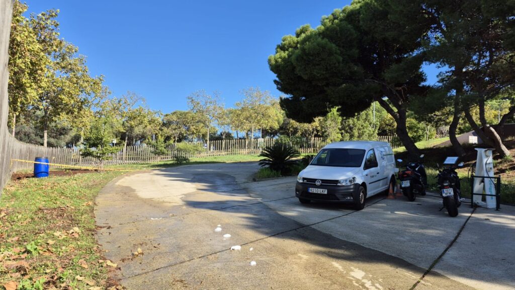 Fuita d'àcid nítric al Jardí Botànic: dues escoles confinades
